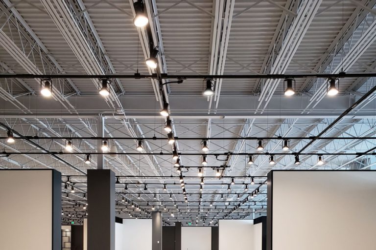 Retail Store Track Lighting System | busSTRUT